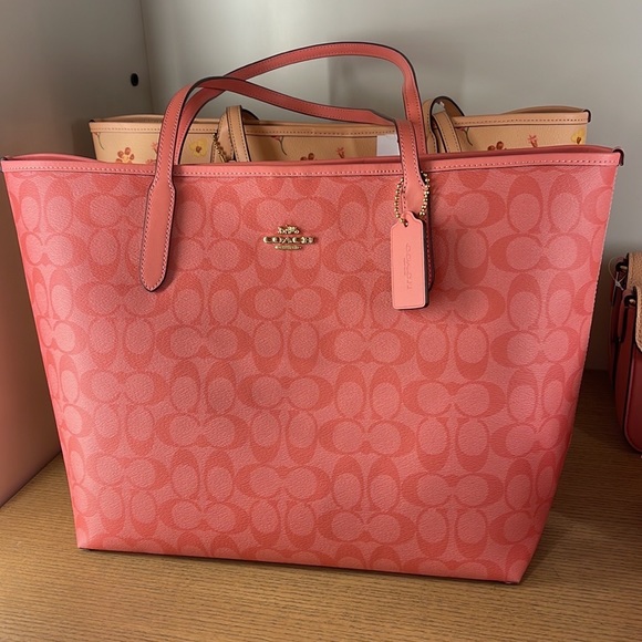 Coach | Bags | Coach Ca57 City Tote In Blocked Signature Canvas In ...